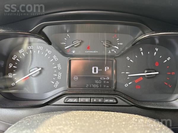 Citroen C3 2017 in Riga on AUTOMOTO.COM.LV White Citroen C3 2017 in Riga, with an engine capacity of 1.20 L and mileage of 218 thousand km for 5800 €, photo 9 on AUTOMOTO.COM.LV