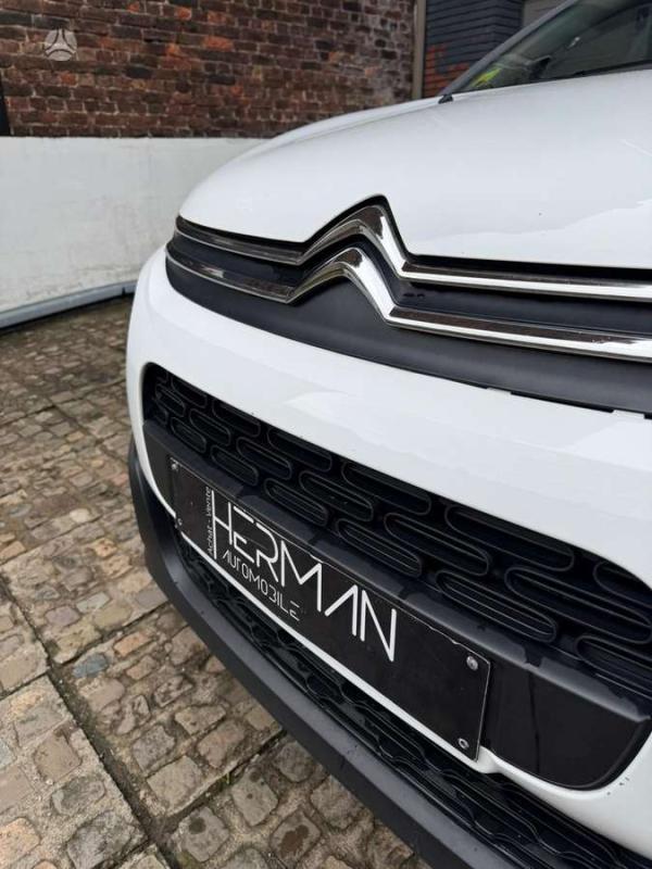 White Citroen C3 2018 in Ukmerge, with an engine capacity of 1.20 L and mileage of 160 thousand km for 2950 €, photo 5 on AUTOMOTO.COM.LV