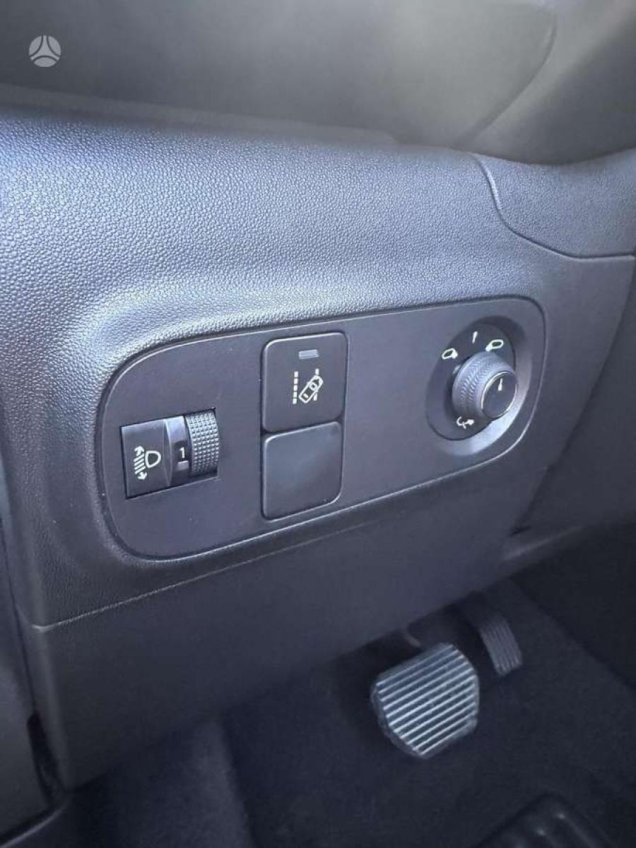 White Citroen C3 2019 in Kaunas, with an engine capacity of 1.20 L and mileage of 16 thousand km for 5900 €, photo 22 on AUTOMOTO.COM.LV