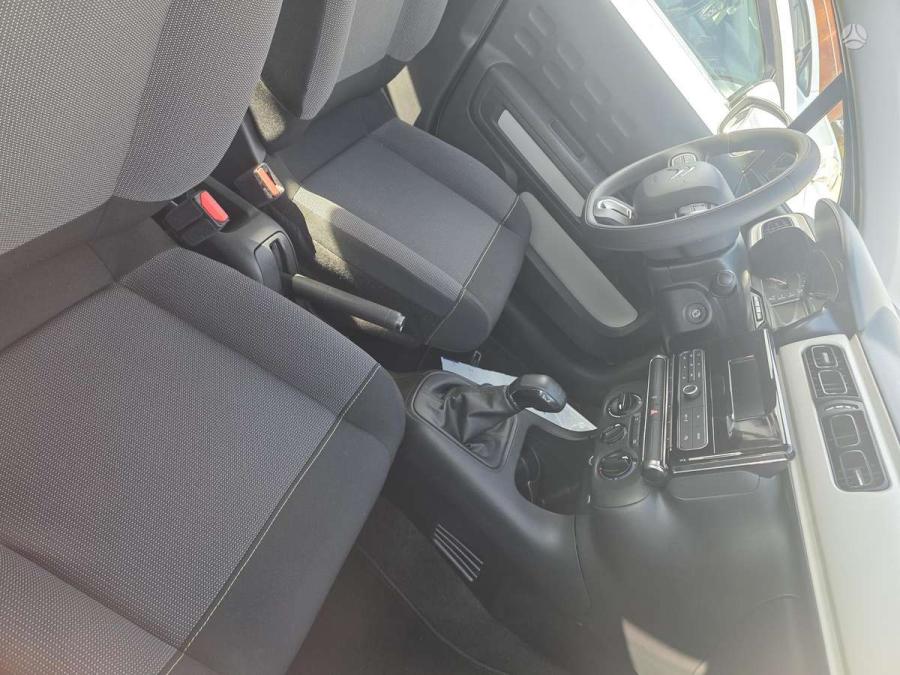 White Citroen C3 2019 in Taurage, with an engine capacity of 1.20 L and mileage of 54 thousand km for 4450 €, photo 10 on AUTOMOTO.COM.LV