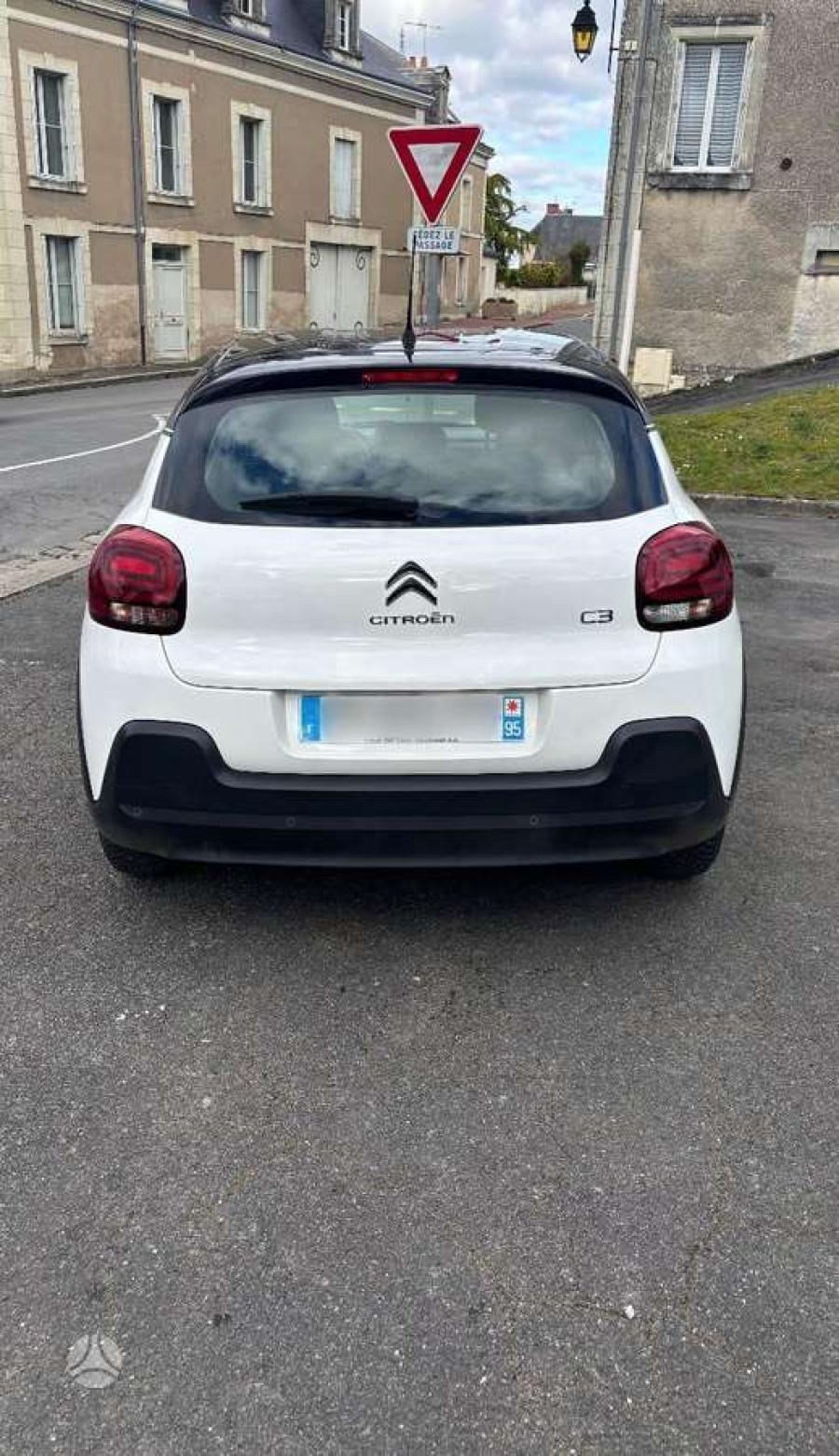White Citroen C3 2020 in Taurage, with an engine capacity of 1.50 L and mileage of 128 thousand km for 5800 €, photo 3 on AUTOMOTO.COM.LV