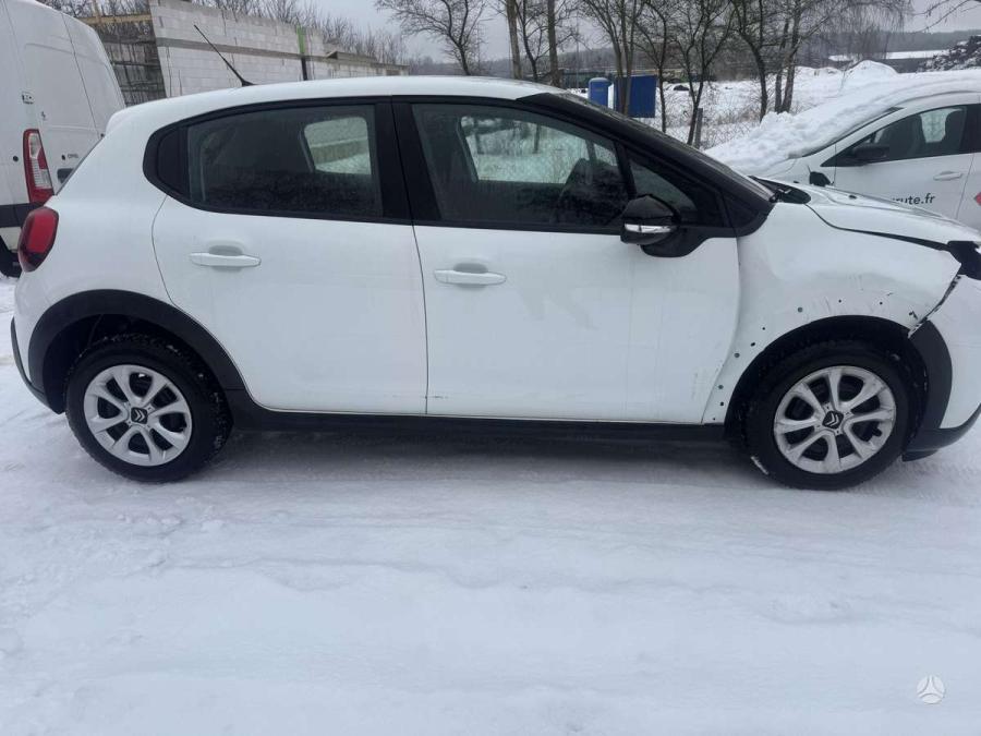 White Citroen C3 2023 in Kaunas, with an engine capacity of 1.50 L and mileage of 20 thousand km for 6200 €, photo 5 on AUTOMOTO.COM.LV