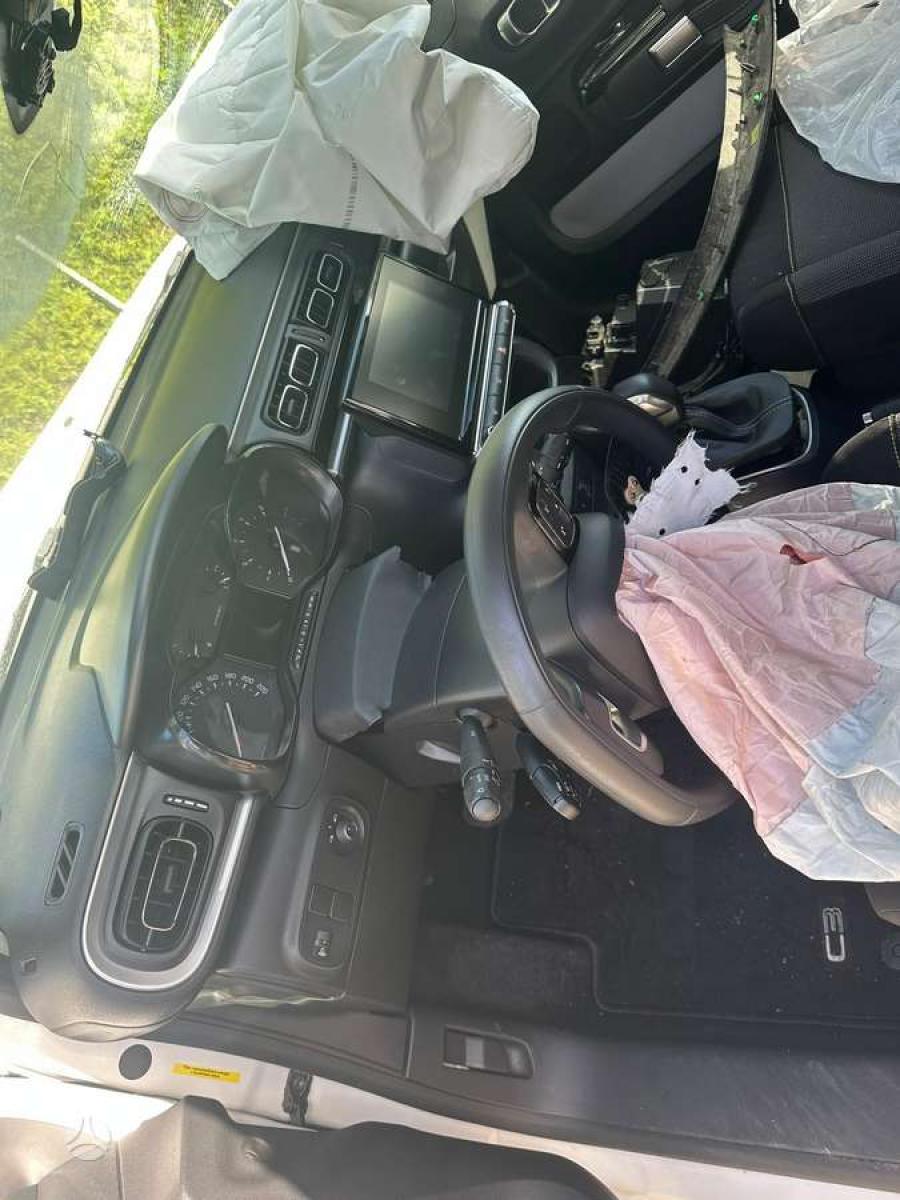 White Citroen C3 2023 in Kaunas, with an engine capacity of 1.20 L and mileage of 13 thousand km for 4200 €, photo 9 on AUTOMOTO.COM.LV
