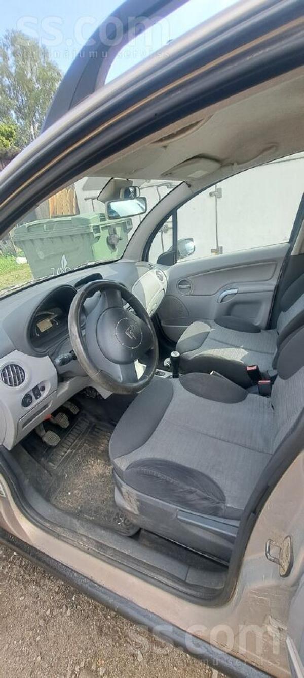Dzeltens Citroen C3 2004 Cēsis, ar dzinēja tilpumu 1.40 L un nobraukumu 220 tūkst. km par 1300 €, foto 3 vietnē AUTOMOTO.COM.LV
