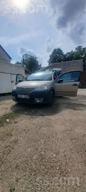 Dzeltens Citroen C3 2004 Cēsis, ar dzinēja tilpumu 1.40 L un nobraukumu 220 tūkst. km par 1300 €, foto 5 vietnē AUTOMOTO.COM.LV