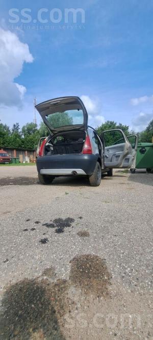 Dzeltens Citroen C3 2004 Cēsis, ar dzinēja tilpumu 1.40 L un nobraukumu 220 tūkst. km par 1300 €, foto 6 vietnē AUTOMOTO.COM.LV