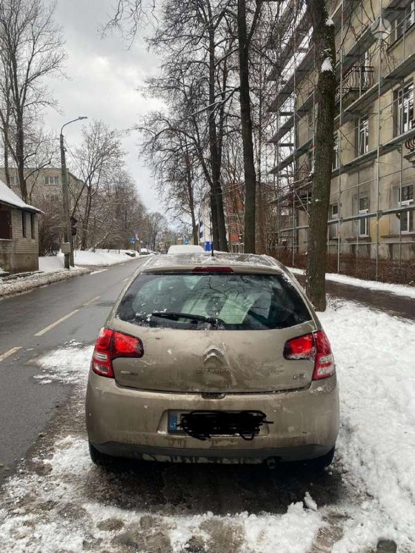 Желтый Ситроен С3 2010 в Вильнюс, объемом двигателя 1.36 л и пробегом 188 тыс. км за 800 €, фото 2 на AUTOMOTO.COM.LV