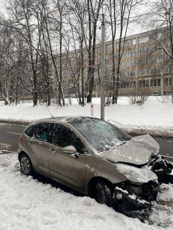 Желтый Ситроен С3 2010 в Вильнюс, объемом двигателя 1.36 л и пробегом 188 тыс. км за 800 €, фото 3 на AUTOMOTO.COM.LV