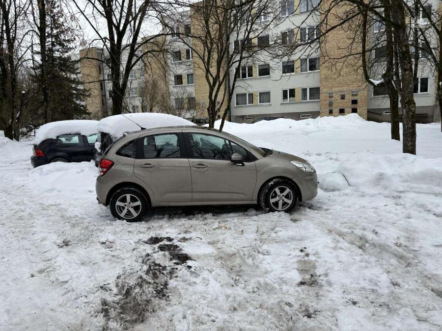 Yellow Citroen C3 2010 in Kedainiai, with an engine capacity of 1.36 L and mileage of 345 thousand km for 1200 €, photo 2 on AUTOMOTO.COM.LV