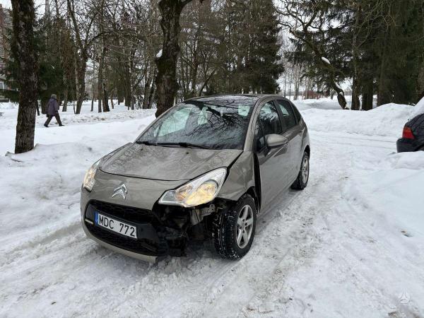 Желтый Ситроен С3 2010 в Кедайняй, объемом двигателя 1.36 л и пробегом 345 тыс. км за 1200 €, фото 6 на AUTOMOTO.COM.LV