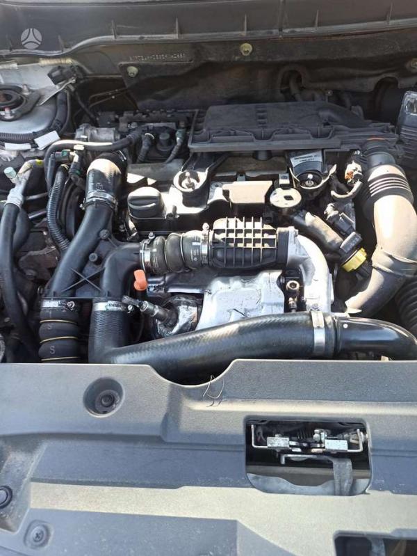 Grey Citroen c4-aircross 2017 in Kaunas, with an engine capacity of 1.56 L and mileage of 252 thousand km for 7850 €, photo 5 on AUTOMOTO.COM.LV