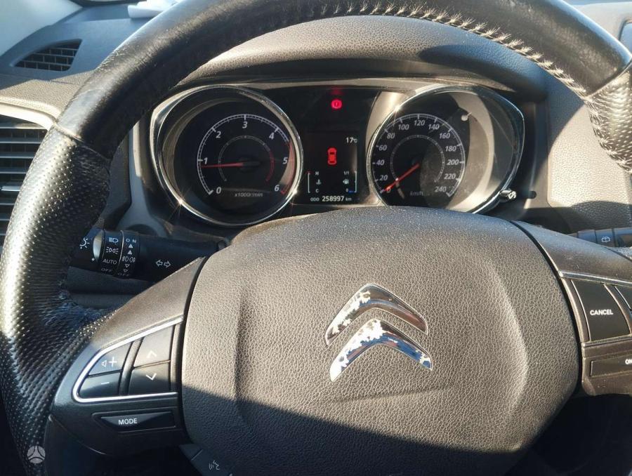 Pelēks Citroen c4-aircross 2015 Tauragė, ar dzinēja tilpumu 1.60 L un nobraukumu 250 tūkst. km par 5500 €, foto 17 vietnē AUTOMOTO.COM.LV