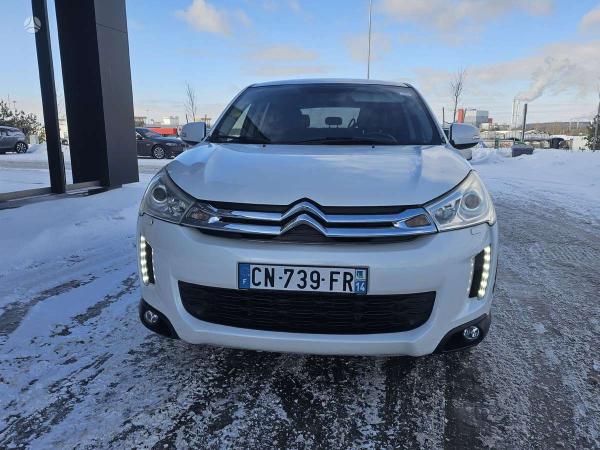 White Citroen c4-aircross 2012 in Vilnius, with an engine capacity of 1.56 L and mileage of 219 thousand km for 5450 €, photo 1 on AUTOMOTO.COM.LV