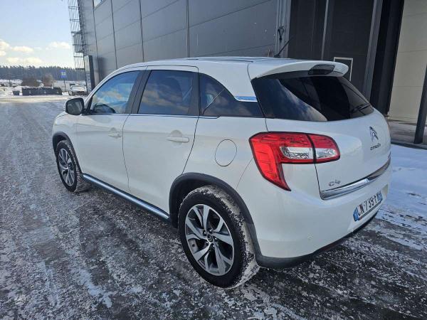 White Citroen c4-aircross 2012 in Vilnius, with an engine capacity of 1.56 L and mileage of 219 thousand km for 5450 €, photo 4 on AUTOMOTO.COM.LV