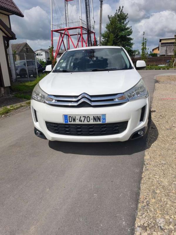 White Citroen c4-aircross 2015 in Taurage, with an engine capacity of 1.56 L and mileage of 236 thousand km for 5500 €, photo 1 on AUTOMOTO.COM.LV