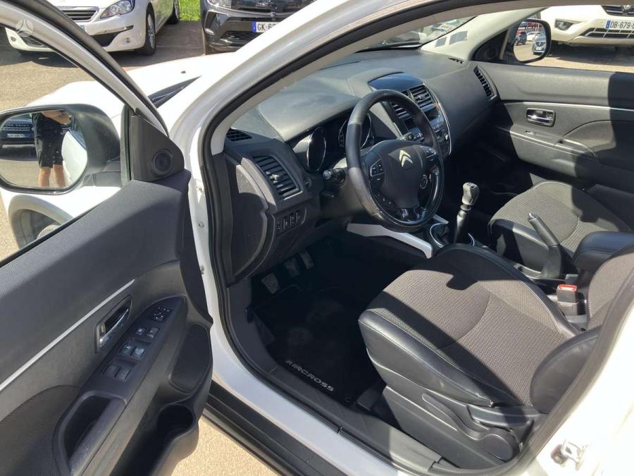 White Citroen c4-aircross 2012 in Taurage, with an engine capacity of 1.56 L and mileage of 255 thousand km for 4600 €, photo 10 on AUTOMOTO.COM.LV