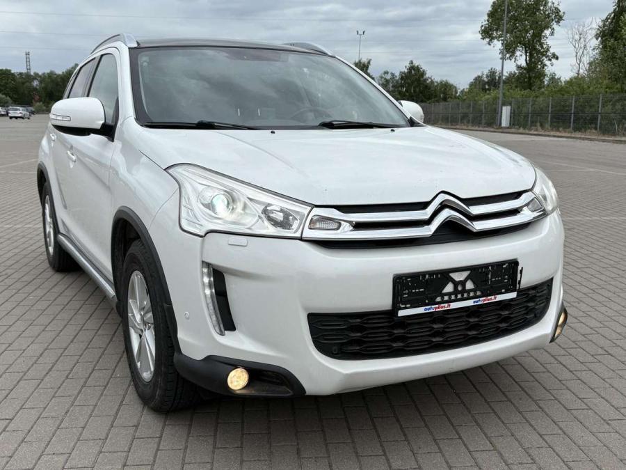 White Citroen c4-aircross 2012 in Marijampole, with an engine capacity of 1.80 L and mileage of 263 thousand km for 4100 €, photo 1 on AUTOMOTO.COM.LV