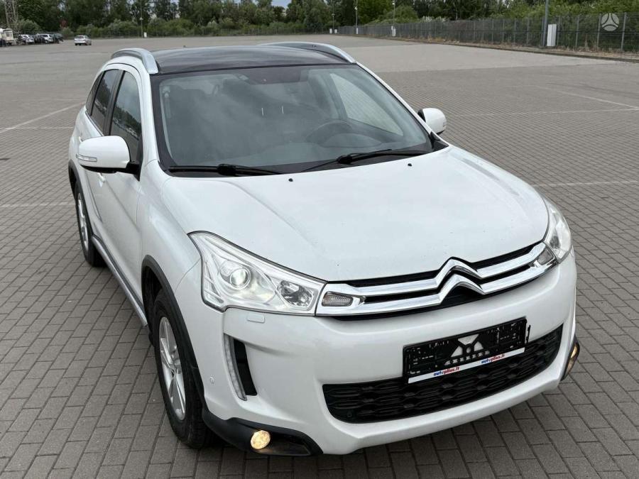 White Citroen c4-aircross 2012 in Marijampole, with an engine capacity of 1.80 L and mileage of 263 thousand km for 4100 €, photo 6 on AUTOMOTO.COM.LV