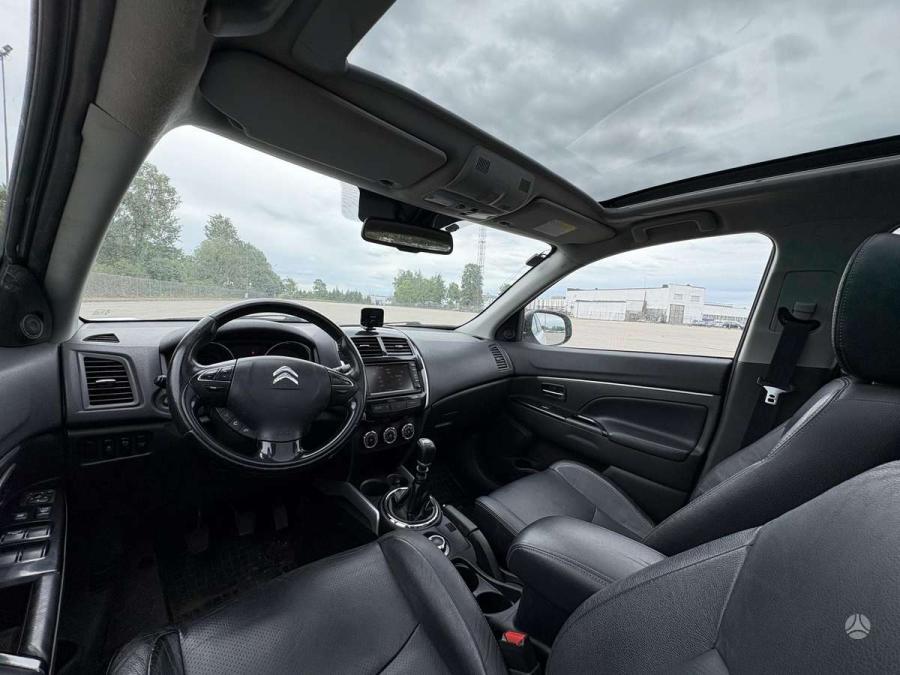 White Citroen c4-aircross 2012 in Marijampole, with an engine capacity of 1.80 L and mileage of 263 thousand km for 4100 €, photo 8 on AUTOMOTO.COM.LV