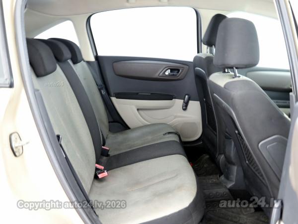 Beige Citroen C4 2004 in Tallinn, with an engine capacity of 1.60 L and mileage of 198 thousand km for 799 €, photo 8 on AUTOMOTO.COM.LV
