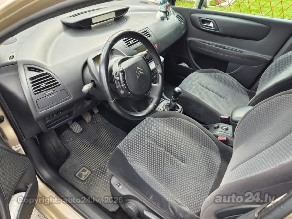 Smilšu krāsa Citroen C4 2007 Rakvere, ar dzinēja tilpumu 1.60 L un nobraukumu 229 tūkst. km par 1100 €, foto 4 vietnē AUTOMOTO.COM.LV