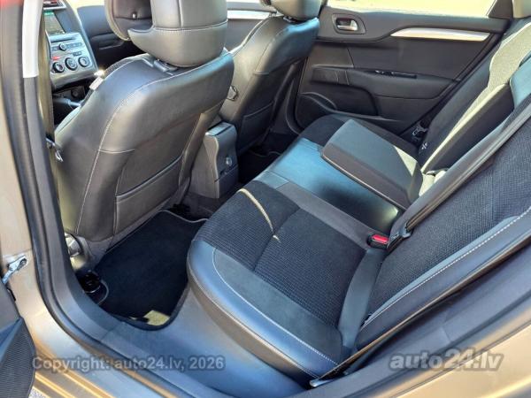 Beige Citroen C4 2018 in Tallinn, with an engine capacity of 1.20 L and mileage of 198 thousand km for 5890 €, photo 11 on AUTOMOTO.COM.LV