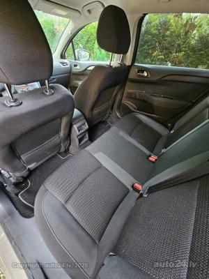 Smilšu krāsa Citroen C4 2018 Tallina, ar dzinēja tilpumu 1.20 L un nobraukumu 112 tūkst. km par 8000 €, foto 7 vietnē AUTOMOTO.COM.LV