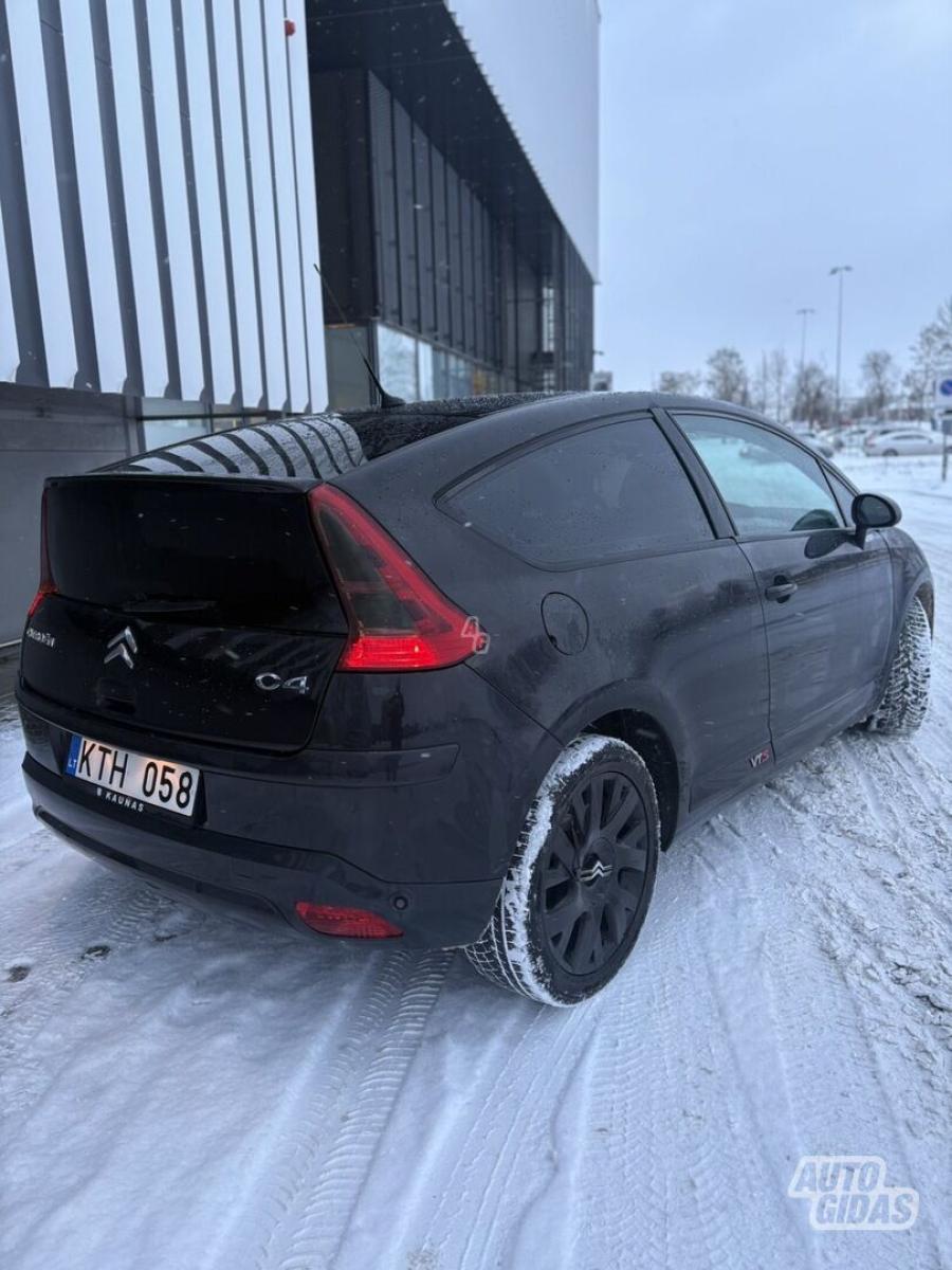 Black Citroen C4 2006 in Siauliai, with an engine capacity of 2.00 L and mileage of 287 thousand km for 1450 €, photo 3 on AUTOMOTO.COM.LV