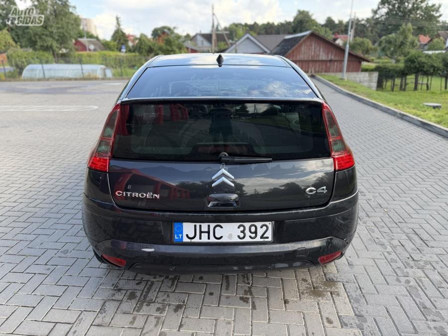 Black Citroen C4 2006 in Ukmerge, with an engine capacity of 2.00 L and mileage of 216 thousand km for 550 €, photo 5 on AUTOMOTO.COM.LV