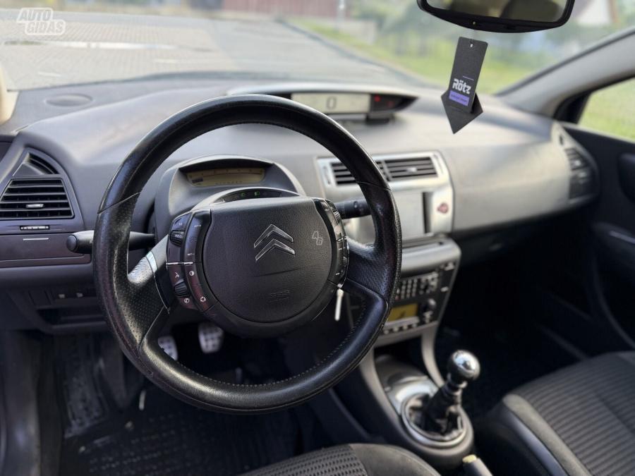 Black Citroen C4 2006 in Ukmerge, with an engine capacity of 2.00 L and mileage of 216 thousand km for 550 €, photo 13 on AUTOMOTO.COM.LV