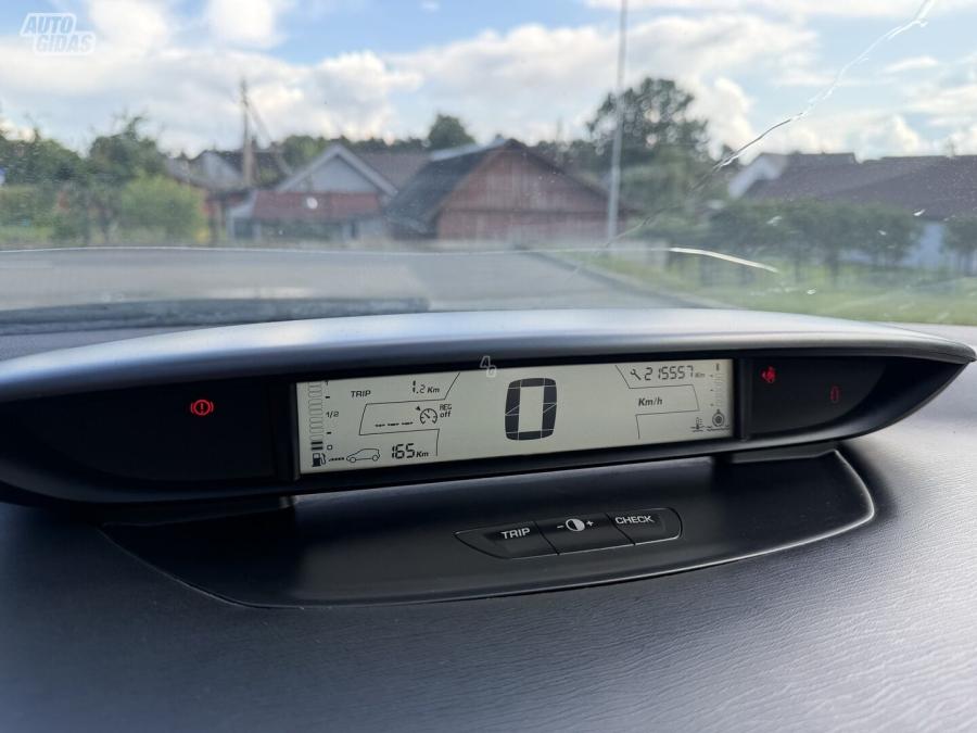Black Citroen C4 2006 in Ukmerge, with an engine capacity of 2.00 L and mileage of 216 thousand km for 550 €, photo 15 on AUTOMOTO.COM.LV