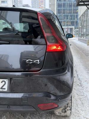 Melns Citroen C4 2007 Viļņa, ar dzinēja tilpumu 2.00 L un nobraukumu 212 tūkst. km par 1150 €, foto 12 vietnē AUTOMOTO.COM.LV