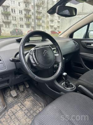 Black Citroen C4 2007 in Daugavpils, with an engine capacity of 1.60 L and mileage of 343 thousand km for 1200 €, photo 6 on AUTOMOTO.COM.LV