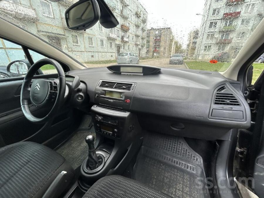 Black Citroen C4 2007 in Daugavpils, with an engine capacity of 1.60 L and mileage of 343 thousand km for 1200 €, photo 7 on AUTOMOTO.COM.LV