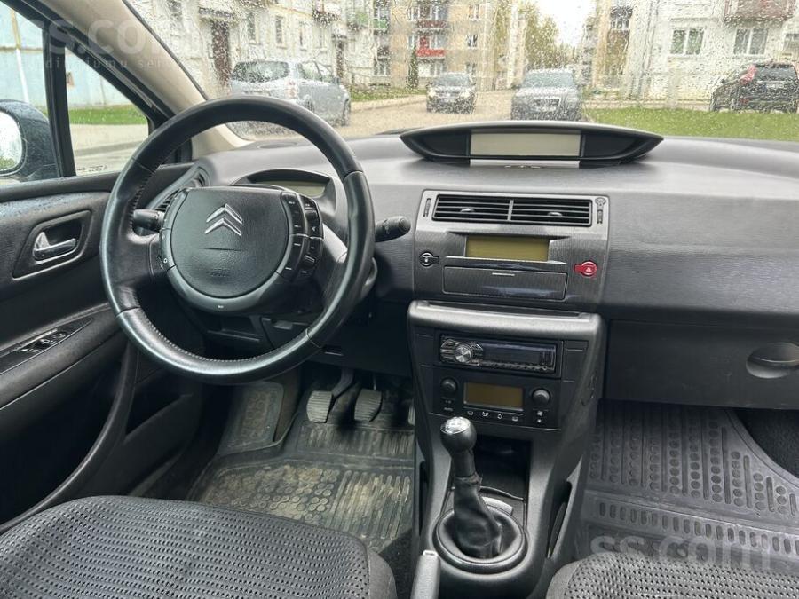 Black Citroen C4 2007 in Daugavpils, with an engine capacity of 1.60 L and mileage of 343 thousand km for 1200 €, photo 8 on AUTOMOTO.COM.LV