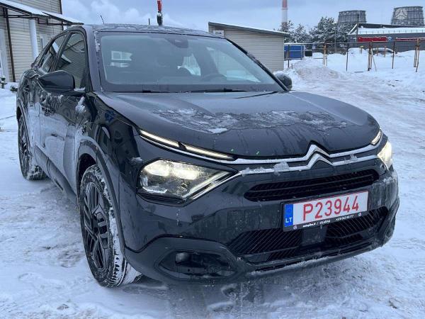 Melns Citroen C4 2021 Viļņa, ar dzinēja tilpumu 1.50 L un nobraukumu 195 tūkst. km par 11374 €, foto 2 vietnē AUTOMOTO.COM.LV