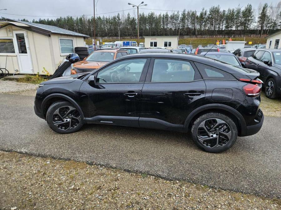 Black Citroen C4 2022 in Vilnius, with an engine capacity of 1.50 L and mileage of 160 thousand km for 11979 €, photo 8 on AUTOMOTO.COM.LV