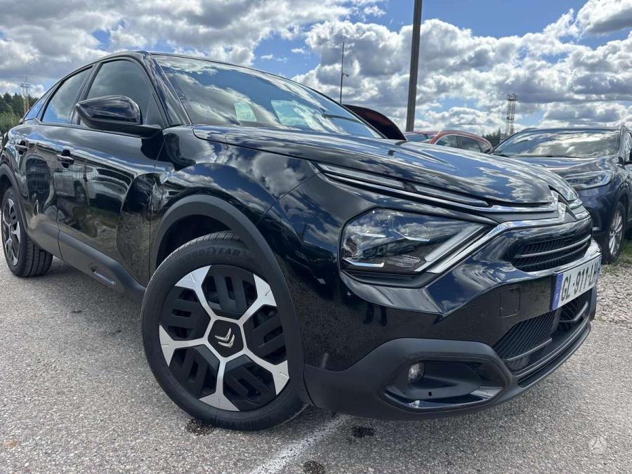 Black Citroen C4 2022 in Vilnius, with an engine capacity of 1.20 L and mileage of 176 thousand km for 10768 €, photo 4 on AUTOMOTO.COM.LV