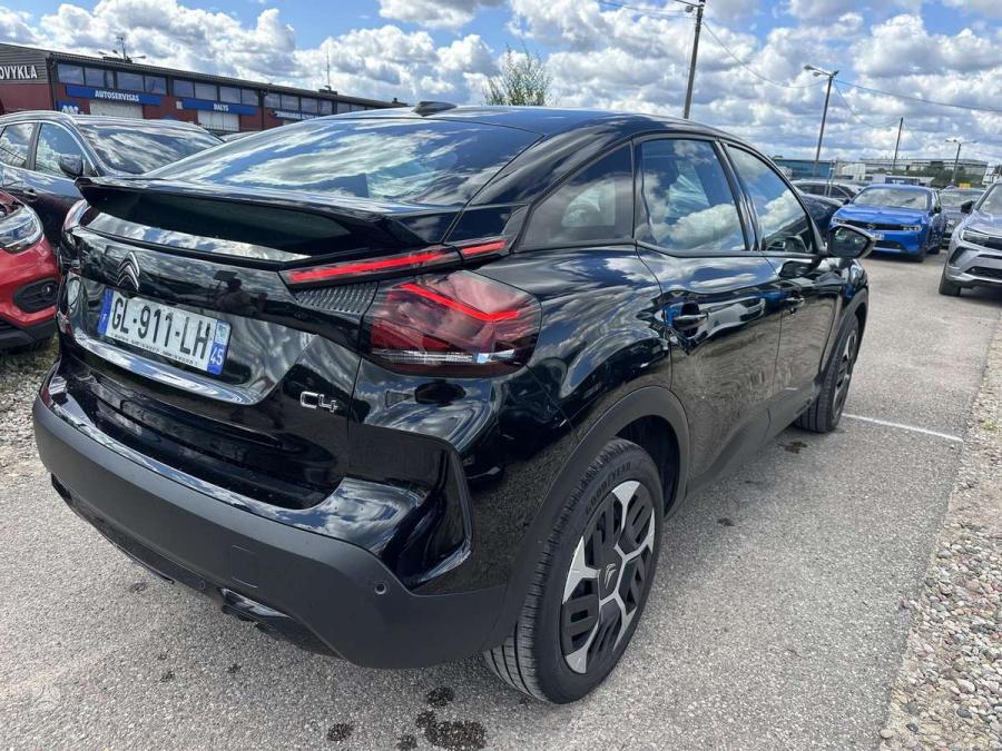 Black Citroen C4 2022 in Vilnius, with an engine capacity of 1.20 L and mileage of 176 thousand km for 10768 €, photo 5 on AUTOMOTO.COM.LV