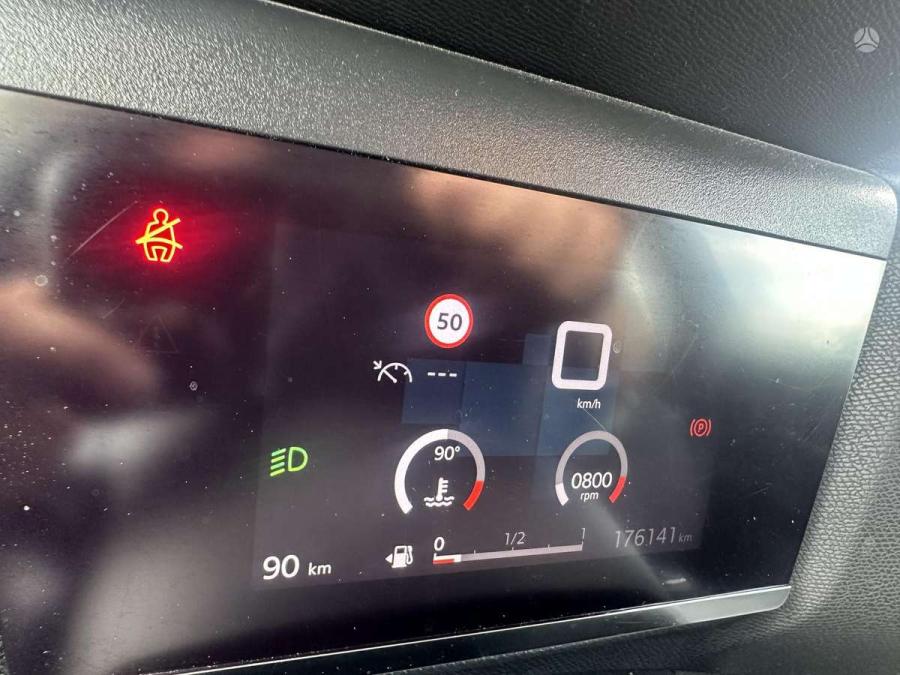 Black Citroen C4 2022 in Vilnius, with an engine capacity of 1.20 L and mileage of 176 thousand km for 10768 €, photo 13 on AUTOMOTO.COM.LV
