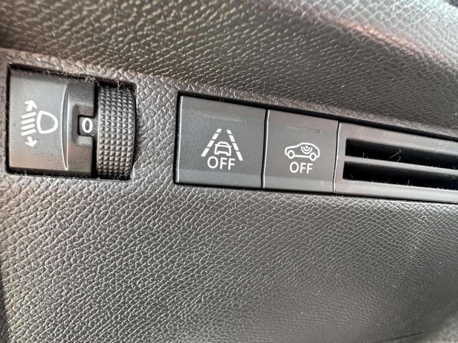 Black Citroen C4 2022 in Vilnius, with an engine capacity of 1.20 L and mileage of 176 thousand km for 10768 €, photo 15 on AUTOMOTO.COM.LV