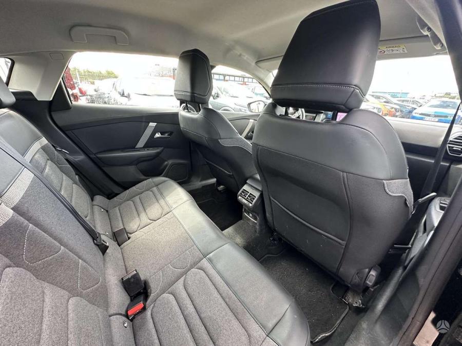 Black Citroen C4 2022 in Vilnius, with an engine capacity of 1.20 L and mileage of 176 thousand km for 10768 €, photo 17 on AUTOMOTO.COM.LV