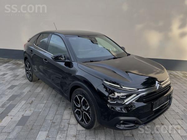 Black Citroen C4 2022 in Riga, with an engine capacity of 1.60 L and mileage of 72 thousand km for 19900 €, photo 5 on AUTOMOTO.COM.LV