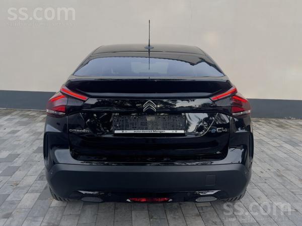 Black Citroen C4 2022 in Riga, with an engine capacity of 1.60 L and mileage of 72 thousand km for 19900 €, photo 8 on AUTOMOTO.COM.LV