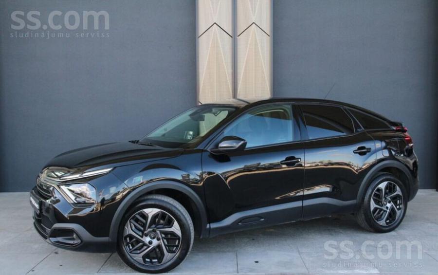 Black Citroen C4 2022 in Riga, with an engine capacity of 1.50 L and mileage of 78 thousand km for 14490 €, photo 3 on AUTOMOTO.COM.LV