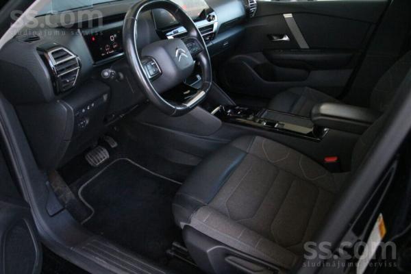 Black Citroen C4 2022 in Riga, with an engine capacity of 1.50 L and mileage of 78 thousand km for 14490 €, photo 6 on AUTOMOTO.COM.LV