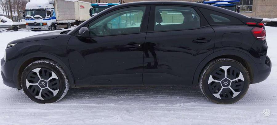 Black Citroen C4 2023 in Kaunas, with an engine capacity of 1.20 L and mileage of 128 thousand km for 12766 €, photo 5 on AUTOMOTO.COM.LV