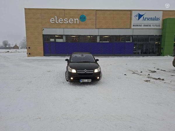 Black Citroen C4 2005 in Siauliai, with an engine capacity of 1.60 L and mileage of 200 thousand km for 1150 €, photo 1 on AUTOMOTO.COM.LV