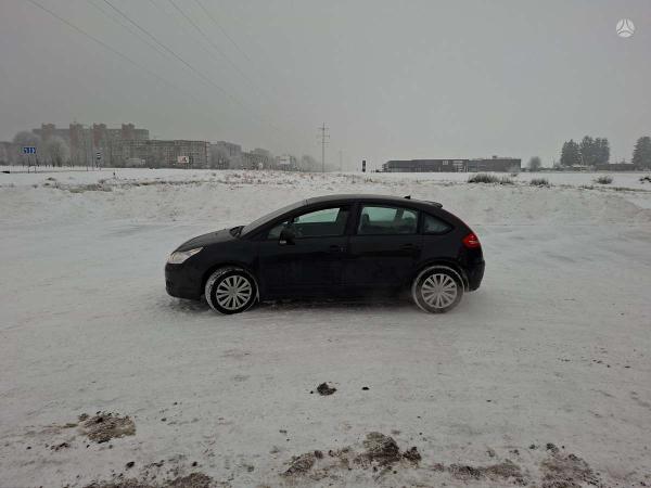 Black Citroen C4 2005 in Siauliai, with an engine capacity of 1.60 L and mileage of 200 thousand km for 1150 €, photo 4 on AUTOMOTO.COM.LV