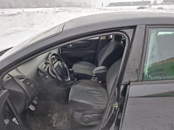 Black Citroen C4 2005 in Siauliai, with an engine capacity of 1.60 L and mileage of 200 thousand km for 1150 €, photo 5 on AUTOMOTO.COM.LV